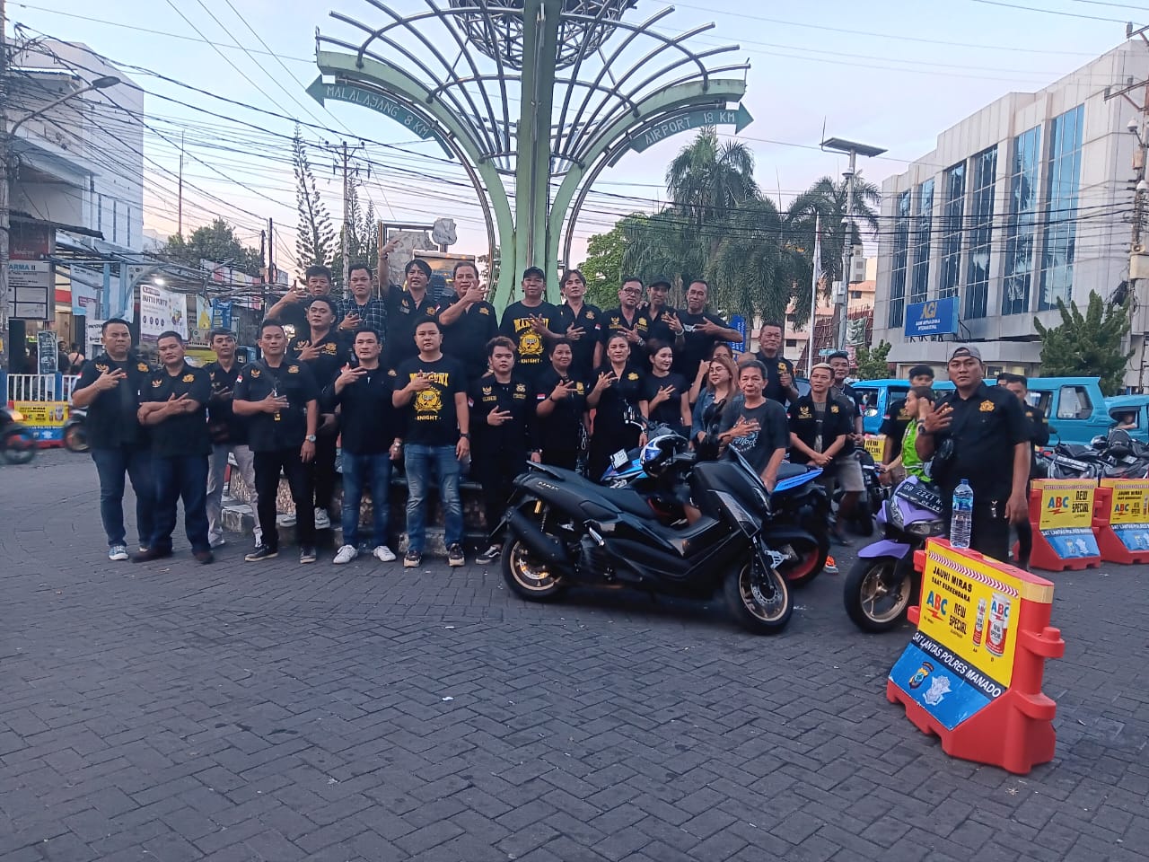 Ormas Manguni Indonesia Bagikan Ratusan Takjil di Zero Point’ Manado ...